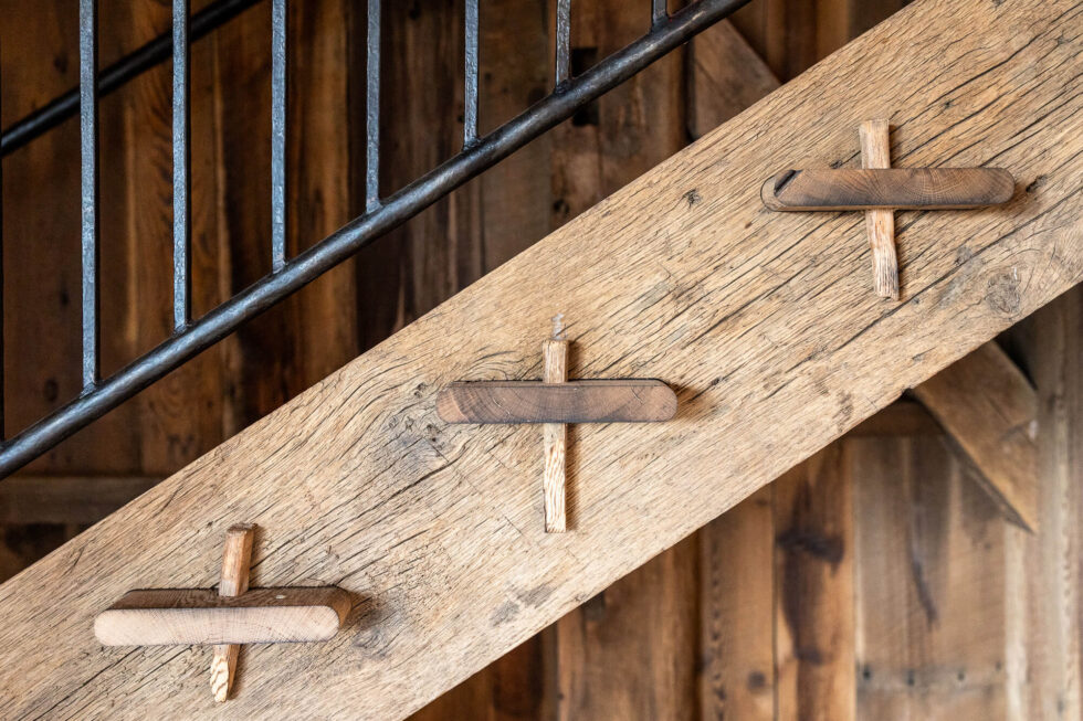 Characteristics Of Wood: Splits & Checks In Reclaimed Lumber